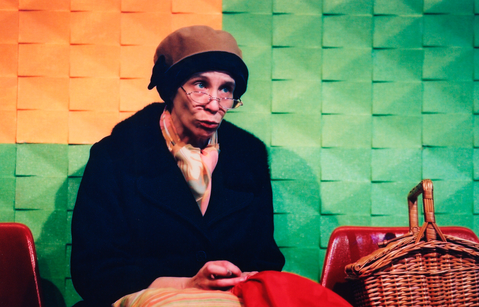 Teatro Sem Fios | As Regras da Arte de Bem Viver na Sociedade Moderna ...